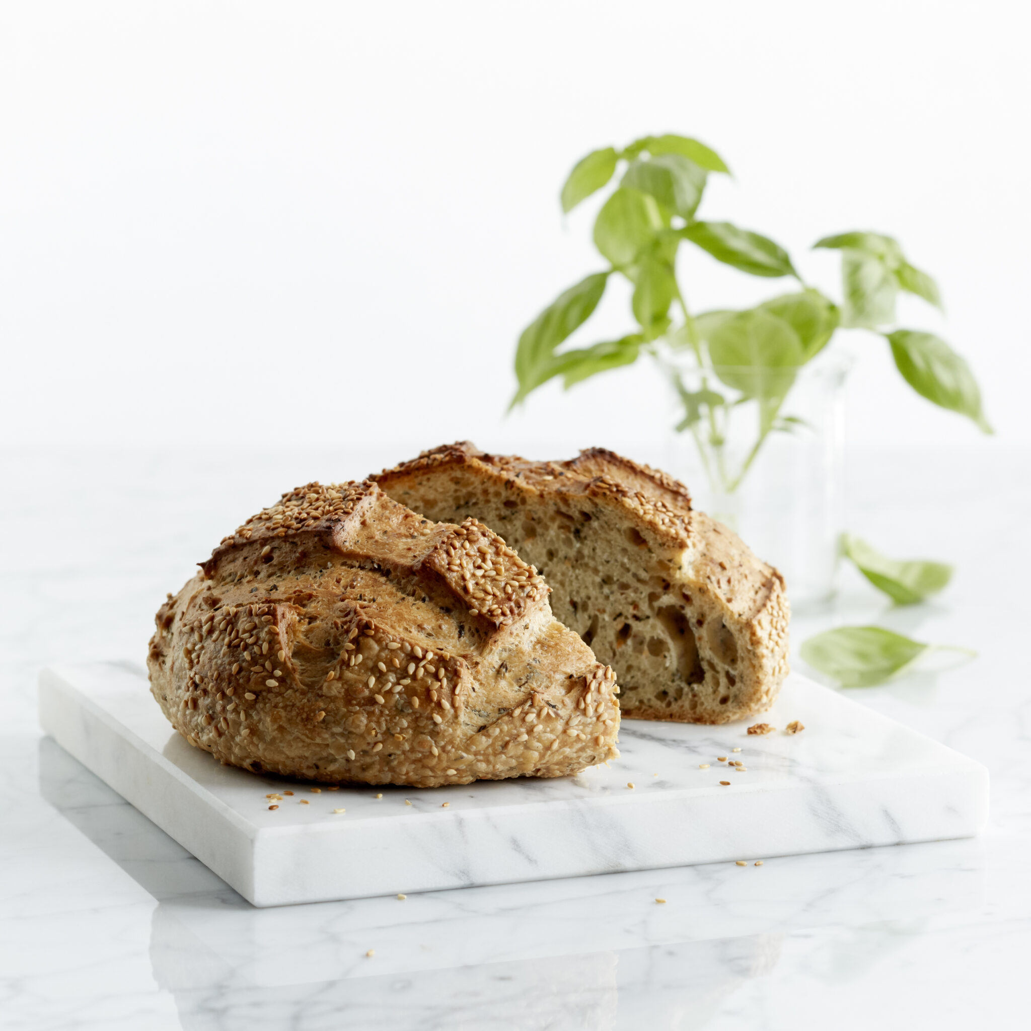 La Maison Kayser propose le Pain d'été Basilic Sésame - Boulangerie Bakery